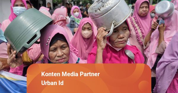 Foto: Ratusan Emak-emak Berbaju Pink Demo di Kantor Gubernur Sumsel ... Foto: Ratusan Emak-emak Berbaju Pink Demo di Kantor Gubernur Sumsel ...